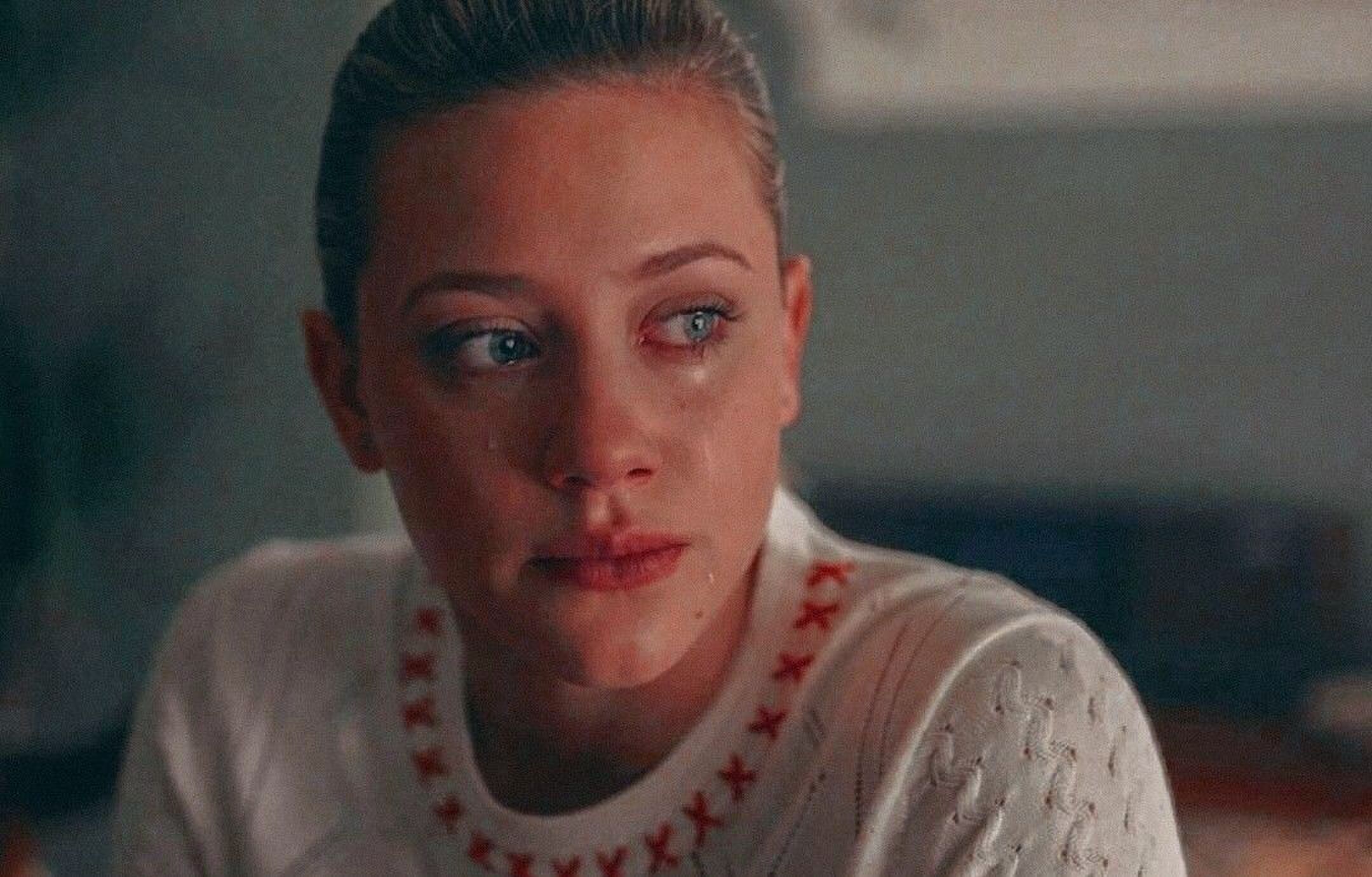 Ziek van liefdesverdriet? Zo ga je er het beste mee om | FEM FEM