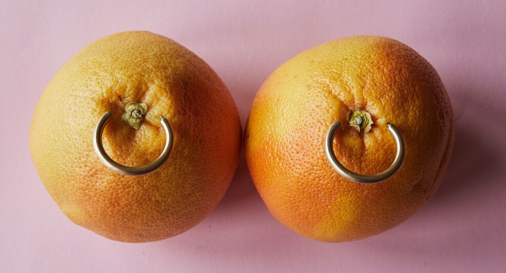 Van herstelperiode tot pijn: alles wat je wil weten over een tepelpiercing