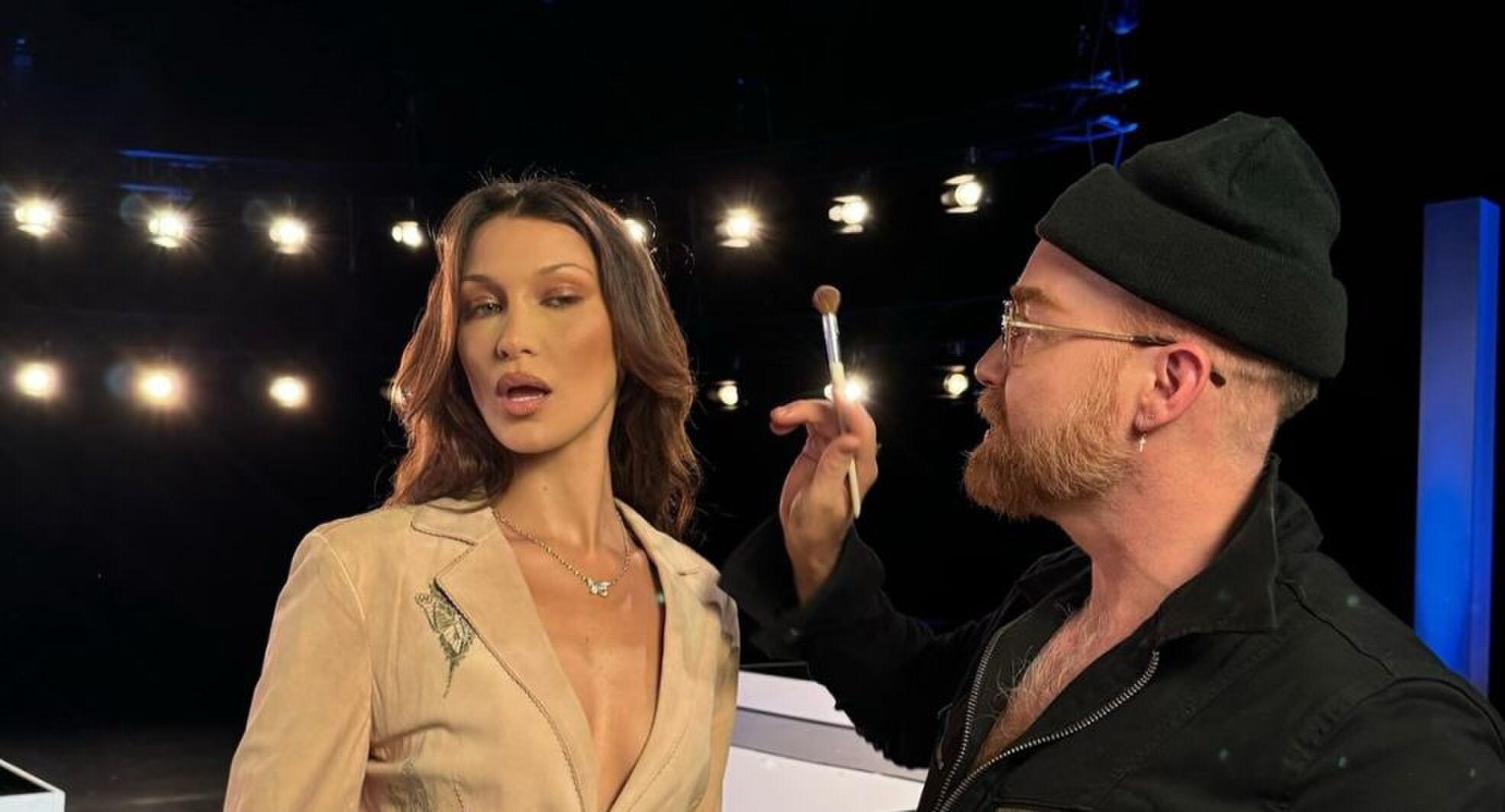 Bella Hadid maakt veel los als gastjurylid Holland’s Next Top Model ...