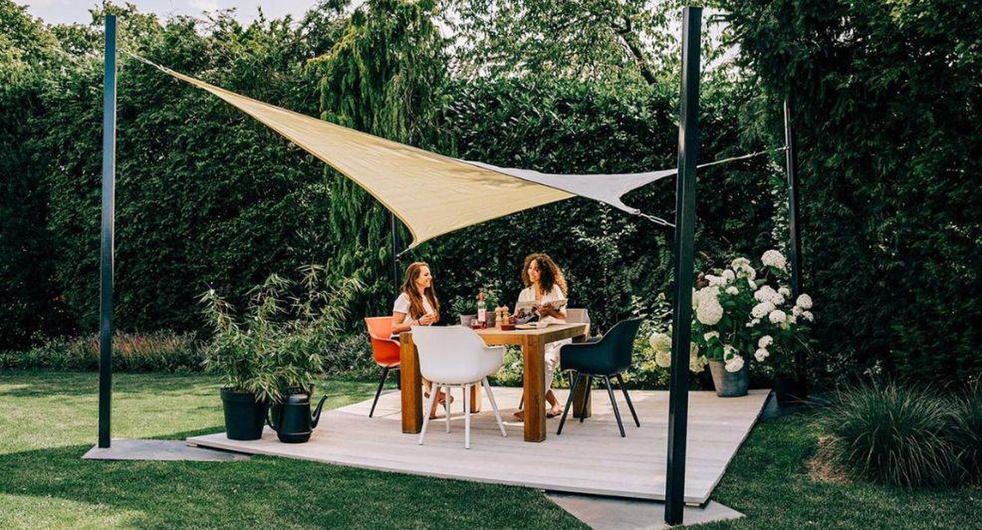 Gezicht in de zon, voeten omhoog: 6 tips om je tuin of (dak)terras ...