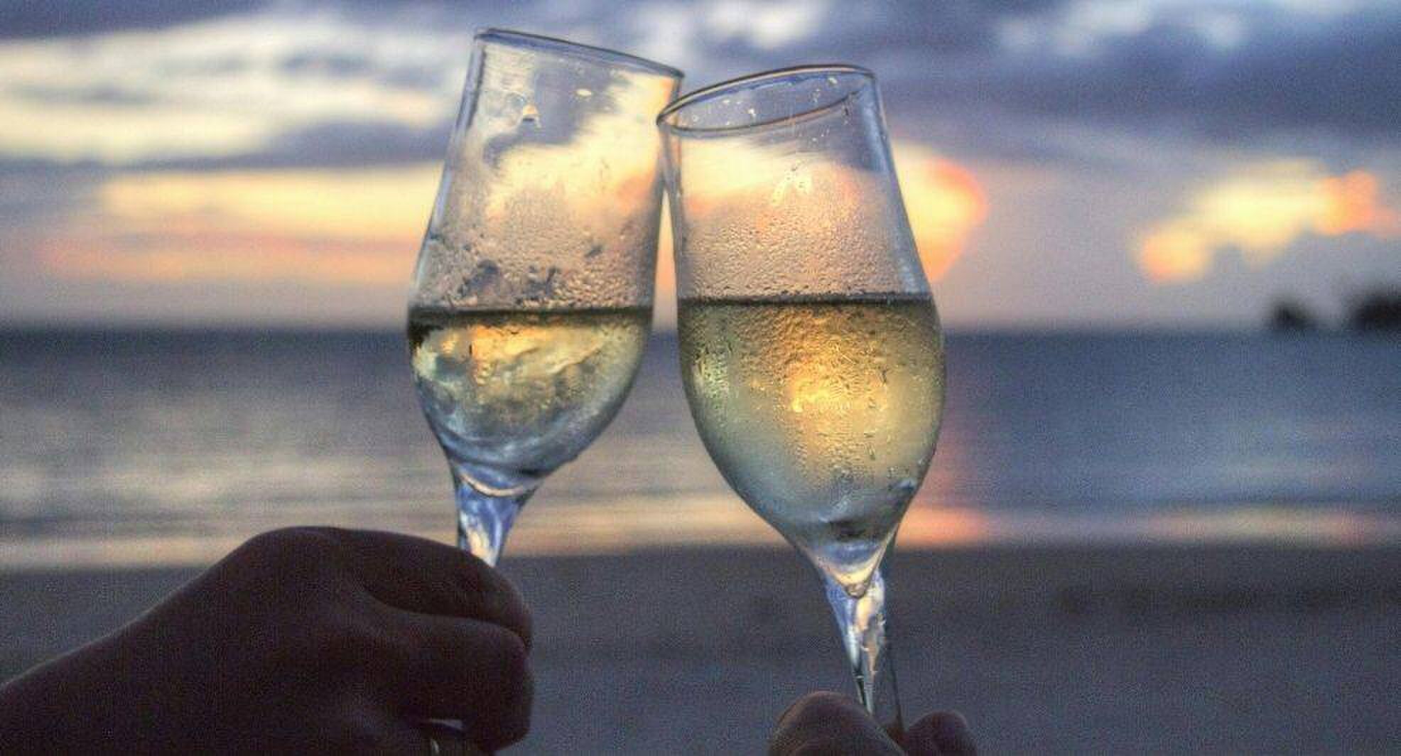 Proost op jezelf: welke wijn past bij jouw sterrenbeeld? | FEM FEM