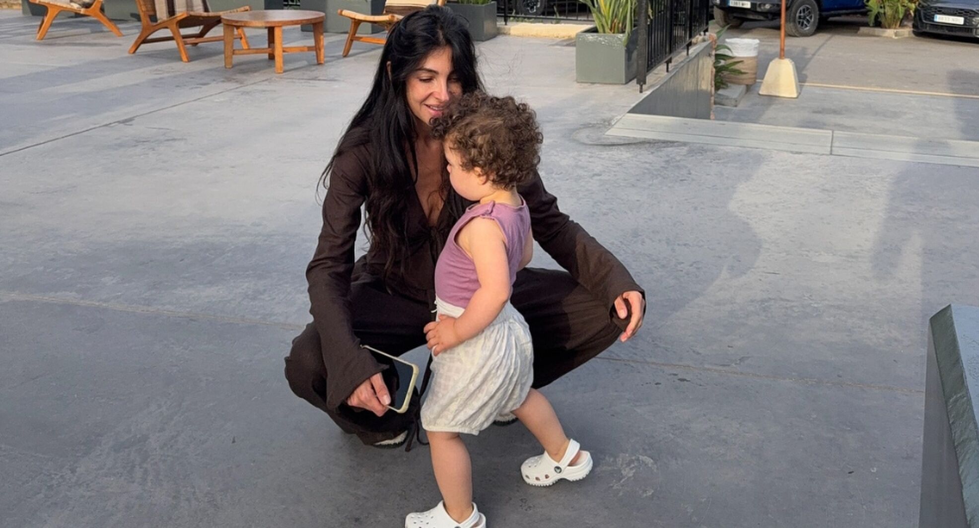 Anna Nooshin wil géén tweede kind: 'Ik ken mijn limieten' | FEM FEM