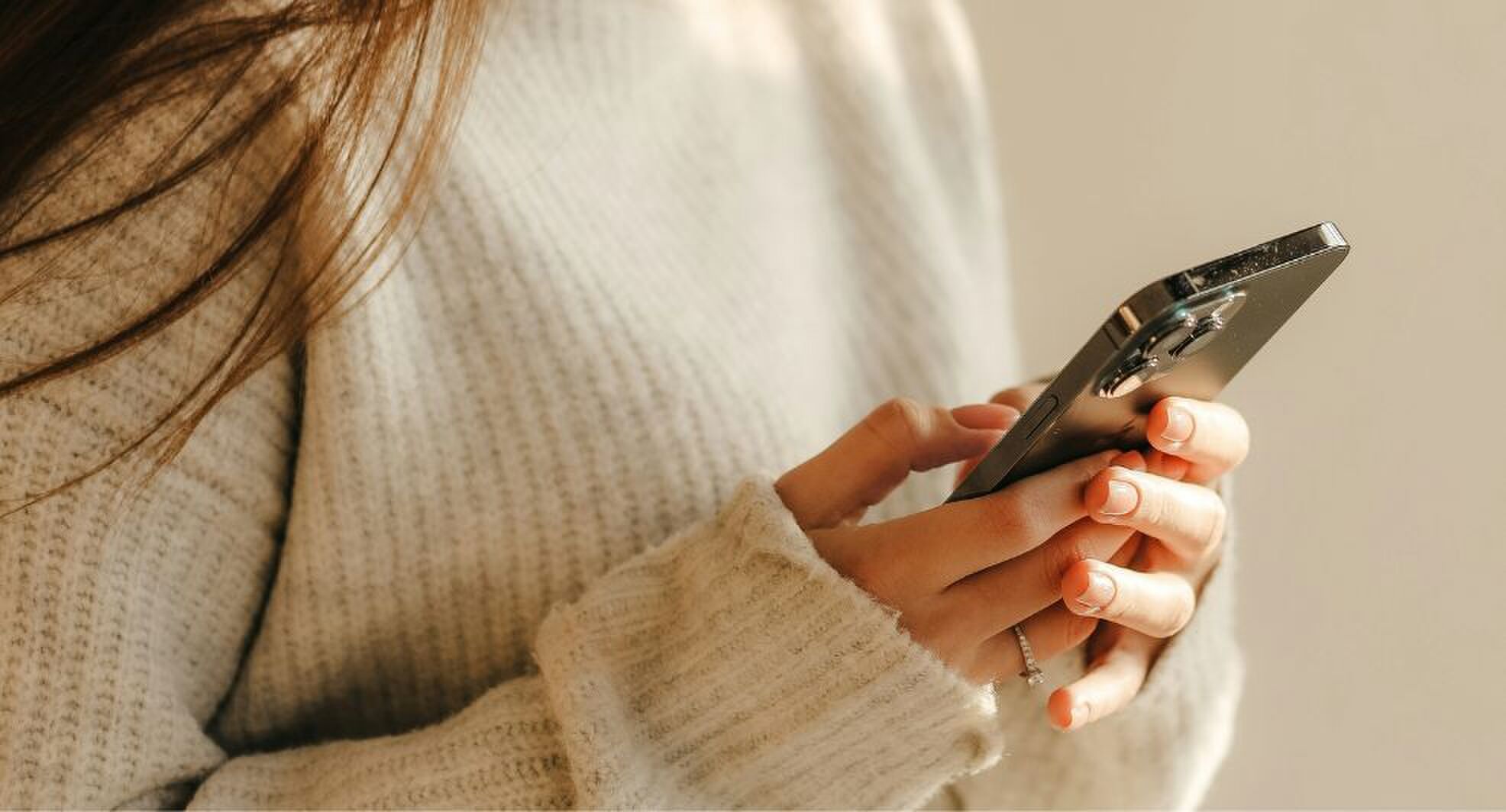 Dít moet je weten voordat je dat ene appje naar je ex stuurt | FEM FEM