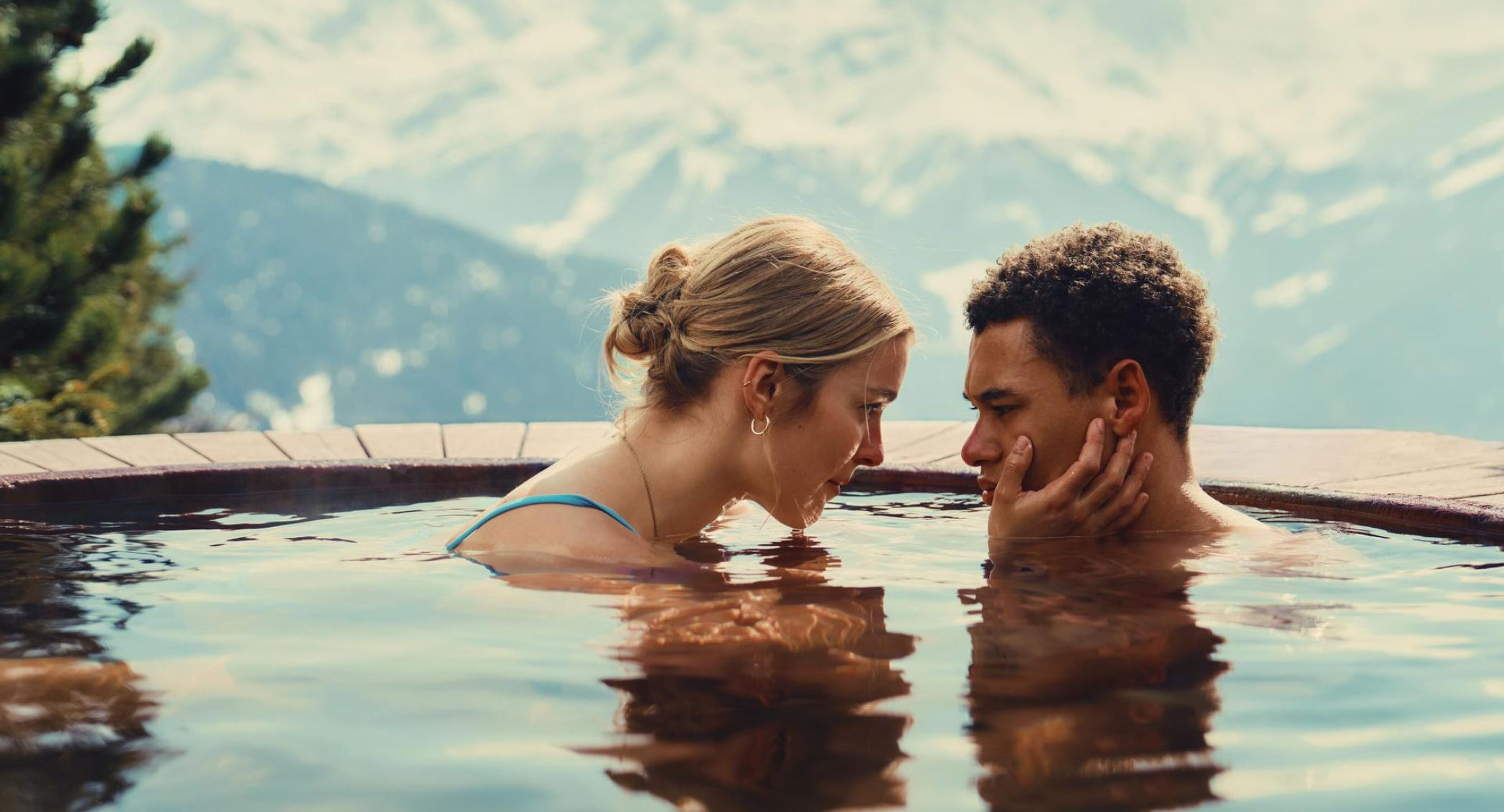 Netflix deelt eerste beelden van Knokke Off seizoen drie | FEM FEM