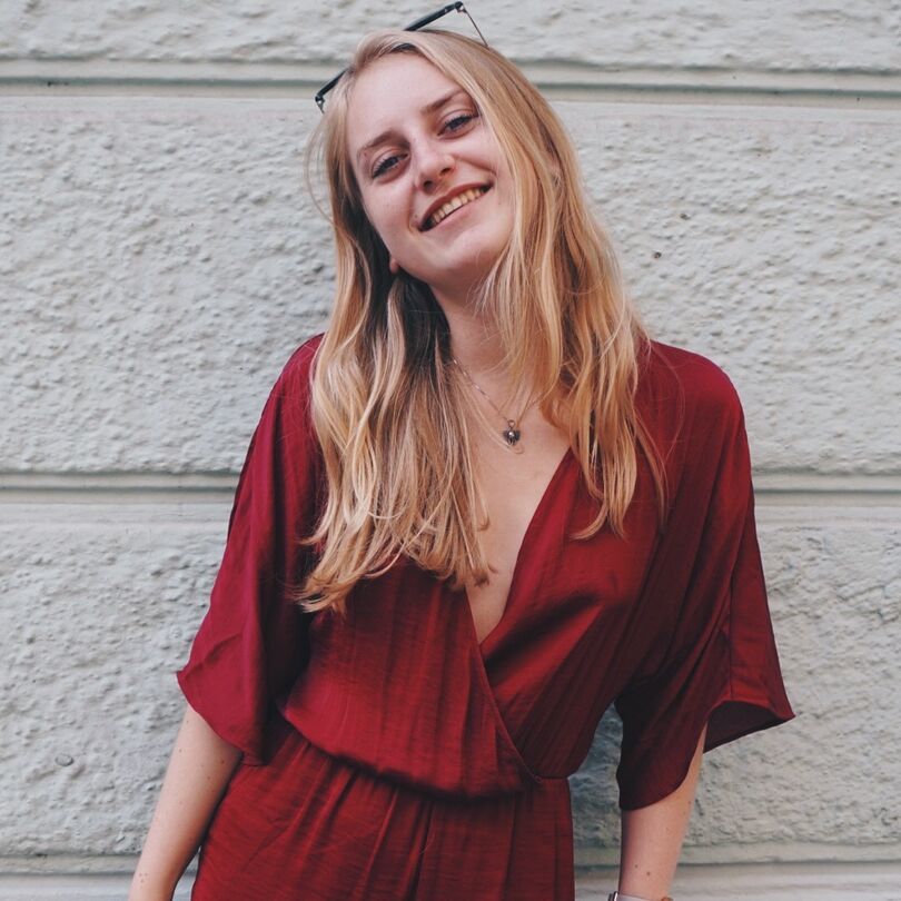 Dít is waarom dialogen in films soms enorm zacht klinken | FEM FEM