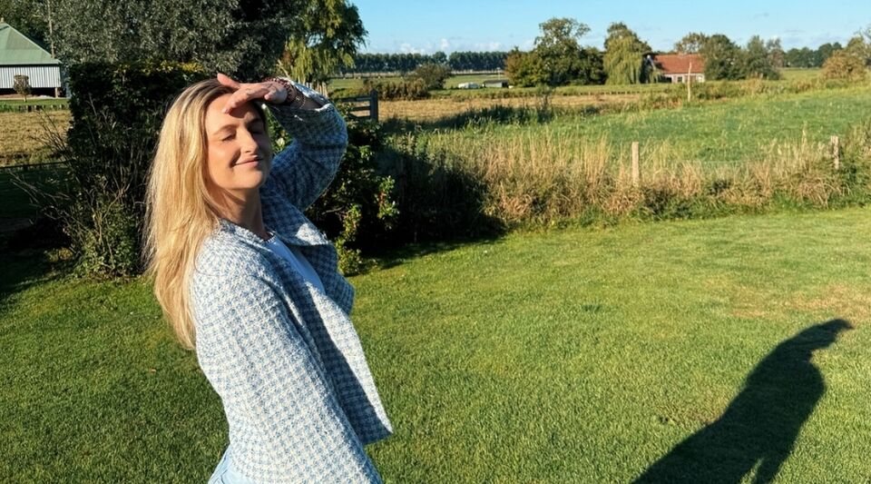 Influencer Vita Cleo koopt déze waanzinnige villa aan de Amstel | FEM FEM